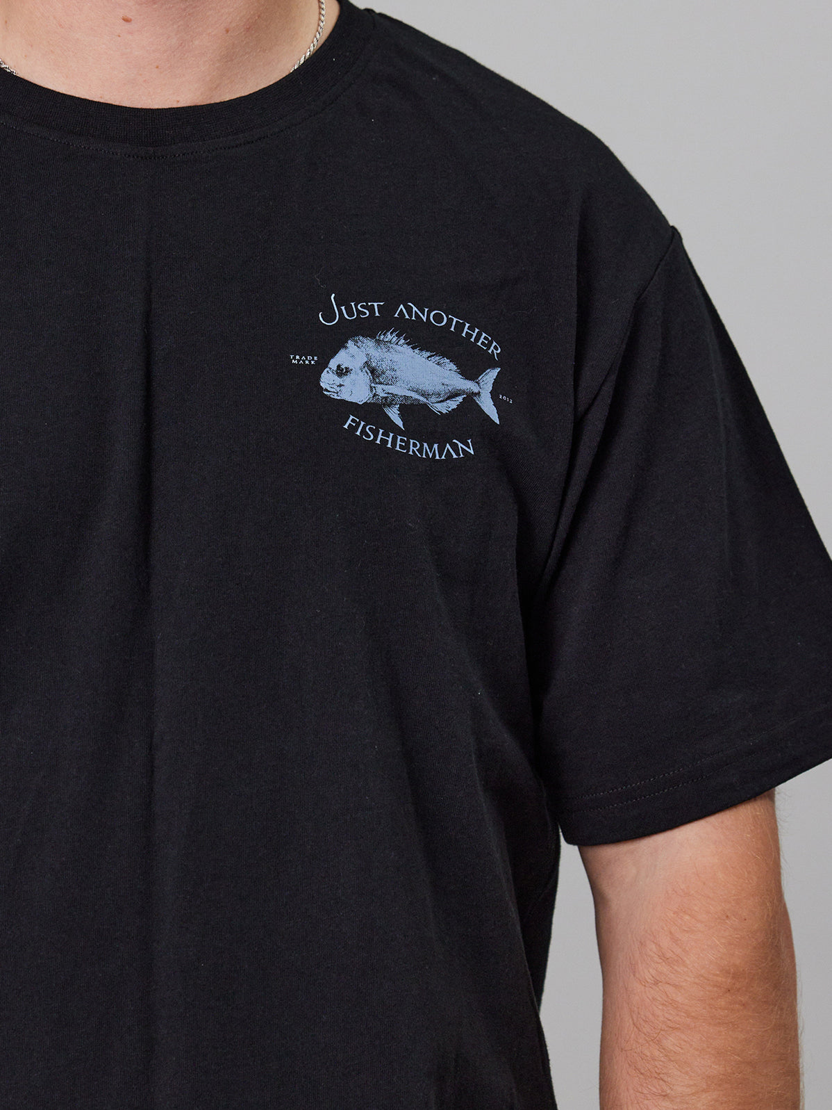 SNAPPER LOGO TEE - BLACK/BLUE– Just Another Fisherman